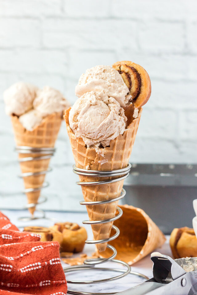 Cinnamon Roll Ice Cream - JavaCupcake